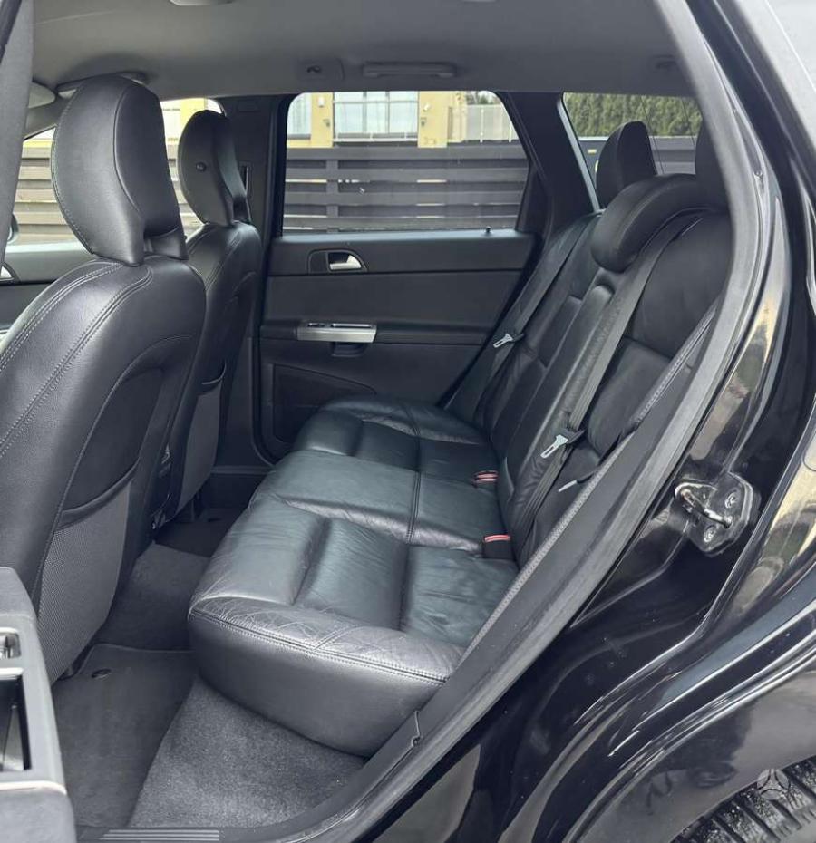 Black Volvo V50 2009 in Vilnius, with an engine capacity of 2.00 L and mileage of 370 thousand km for 1350 €, photo 18 on AUTOMOTO.COM.LV