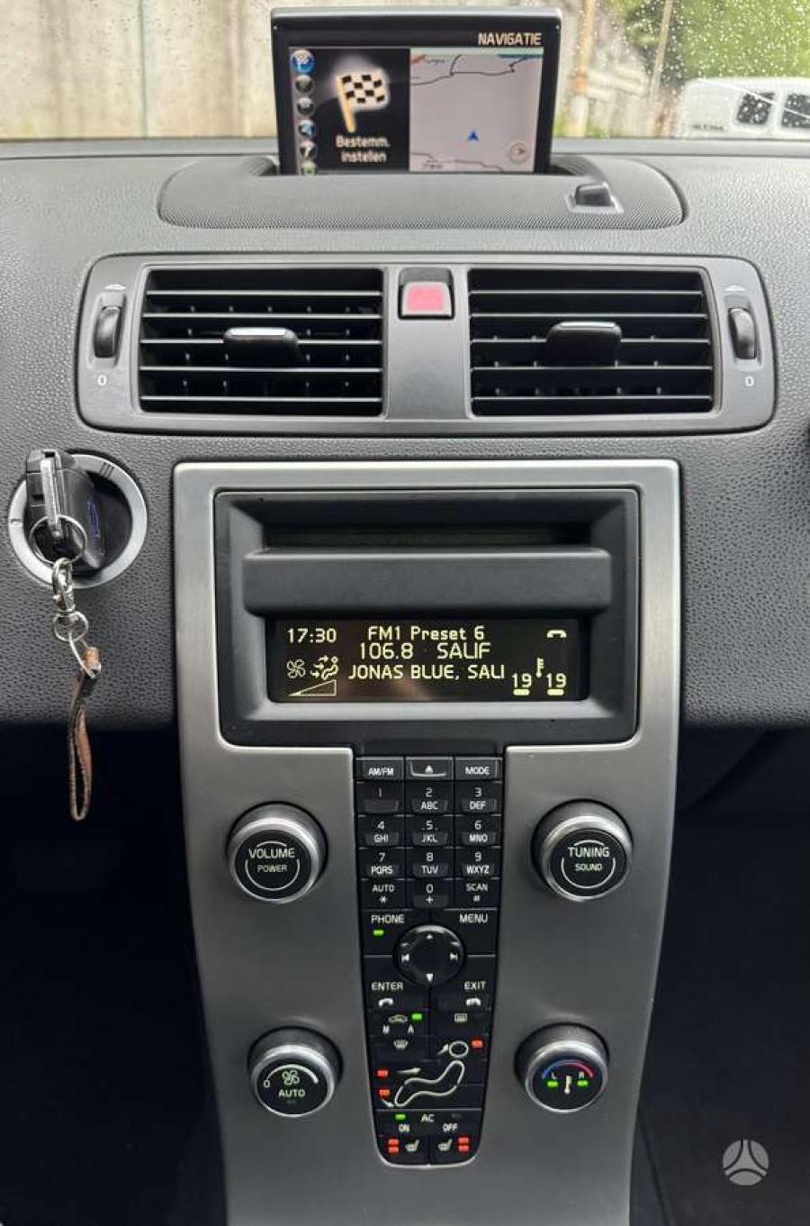 Black Volvo V50 2009 in Vilnius, with an engine capacity of 2.00 L and mileage of 370 thousand km for 1350 €, photo 24 on AUTOMOTO.COM.LV