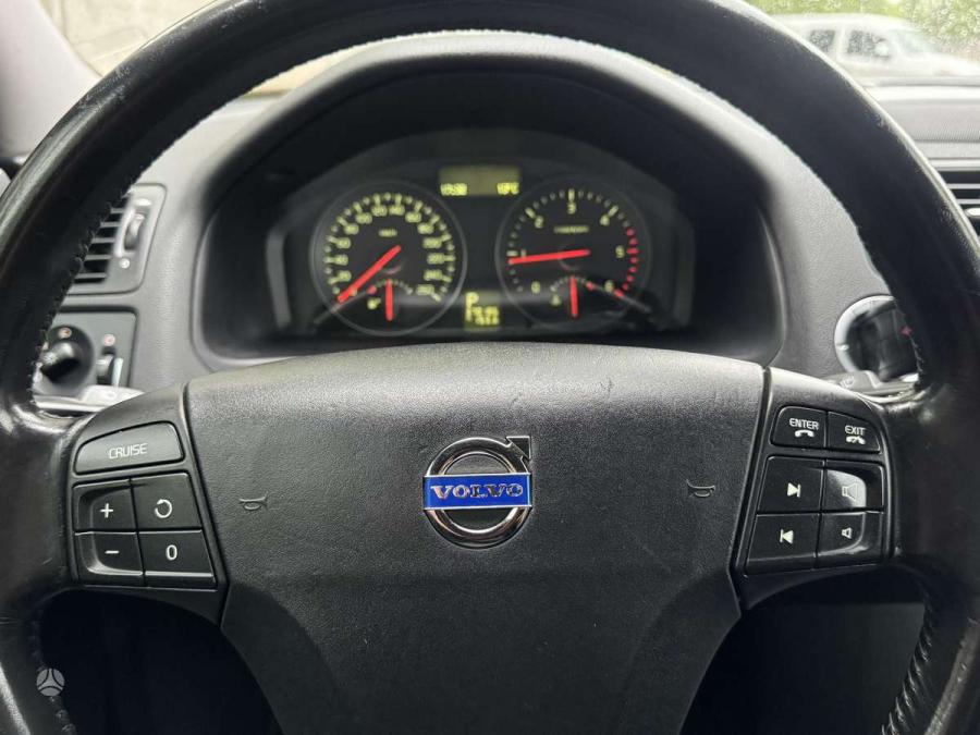 Black Volvo V50 2009 in Vilnius, with an engine capacity of 2.00 L and mileage of 370 thousand km for 1350 €, photo 26 on AUTOMOTO.COM.LV