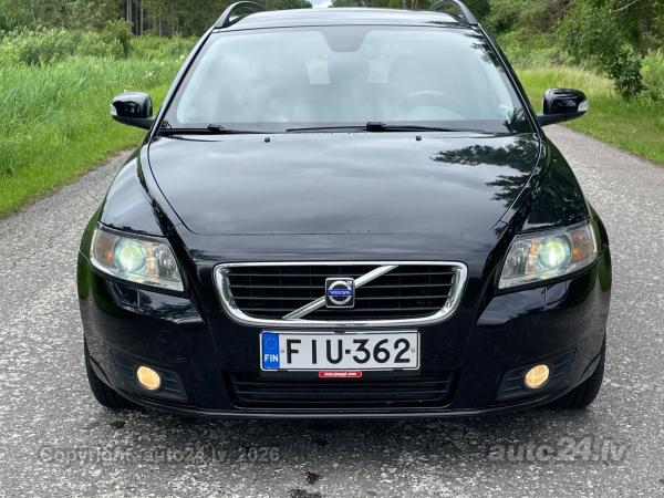 Black Volvo V50 2009 in Tartu, with an engine capacity of 1.60 L and mileage of 219 thousand km for 3890 €, photo 5 on AUTOMOTO.COM.LV