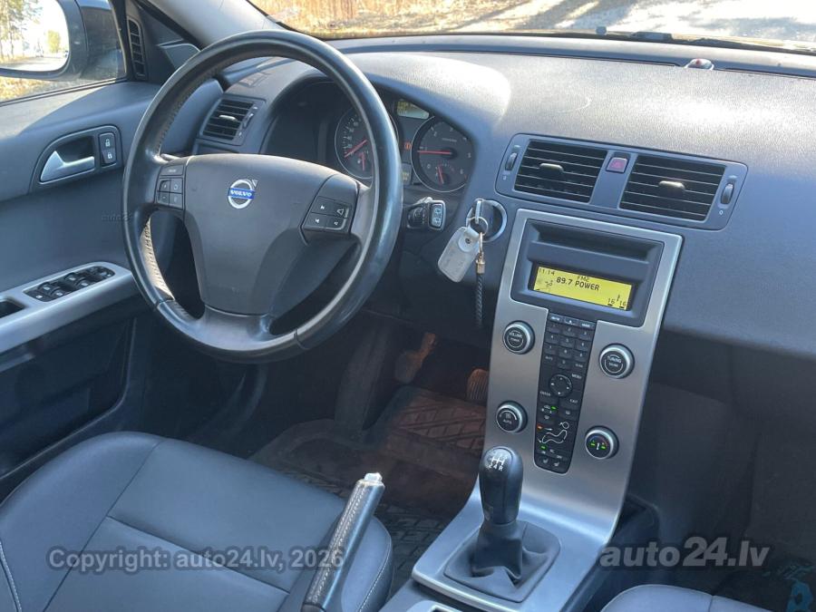 Melns Volvo V50 2009 Tartu, ar dzinēja tilpumu 1.60 L un nobraukumu 219 tūkst. km par 3890 €, foto 7 vietnē AUTOMOTO.COM.LV