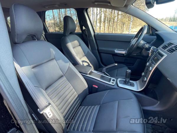 Black Volvo V50 2009 in Tartu, with an engine capacity of 1.60 L and mileage of 219 thousand km for 3890 €, photo 7 on AUTOMOTO.COM.LV