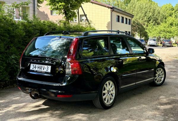 Black Volvo V50 2009 in Taurage, with an engine capacity of 1.60 L and mileage of 273 thousand km for 2499 €, photo 8 on AUTOMOTO.COM.LV