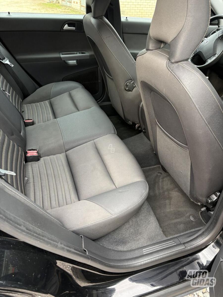 Black Volvo V50 2009 in Taurage, with an engine capacity of 1.60 L and mileage of 273 thousand km for 2499 €, photo 13 on AUTOMOTO.COM.LV