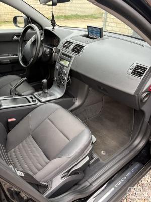 Black Volvo V50 2009 in Taurage, with an engine capacity of 1.60 L and mileage of 273 thousand km for 2499 €, photo 14 on AUTOMOTO.COM.LV