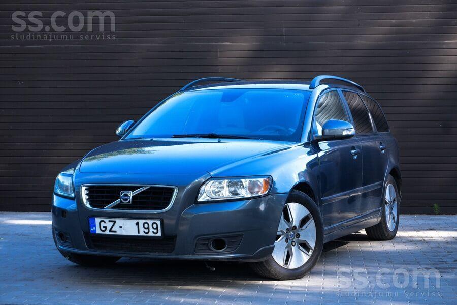 Black Volvo V50 2009 in Riga, with an engine capacity of 2.00 L and mileage of 363 thousand km for 3290 €, photo 1 on AUTOMOTO.COM.LV