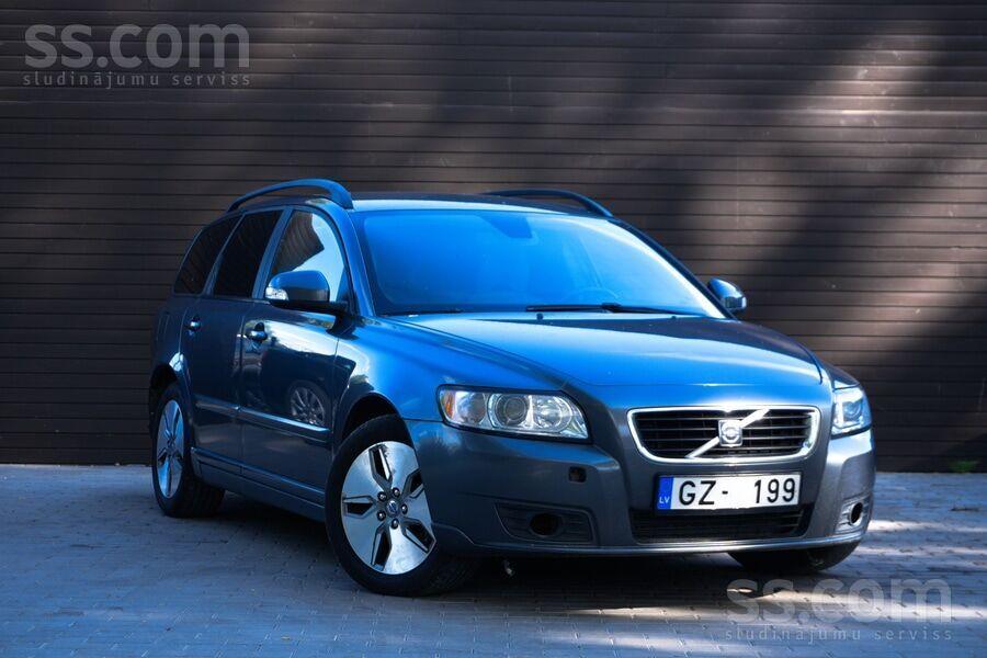 Black Volvo V50 2009 in Riga, with an engine capacity of 2.00 L and mileage of 363 thousand km for 3290 €, photo 3 on AUTOMOTO.COM.LV