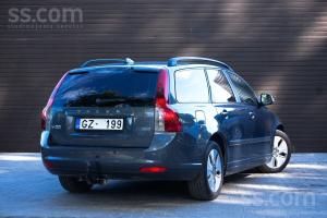 Black Volvo V50 2009 in Riga, with an engine capacity of 2.00 L and mileage of 363 thousand km for 3290 €, photo 4 on AUTOMOTO.COM.LV