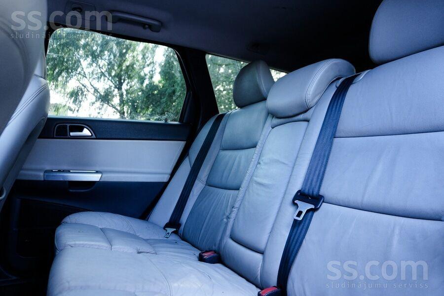 Black Volvo V50 2009 in Riga, with an engine capacity of 2.00 L and mileage of 363 thousand km for 3290 €, photo 7 on AUTOMOTO.COM.LV