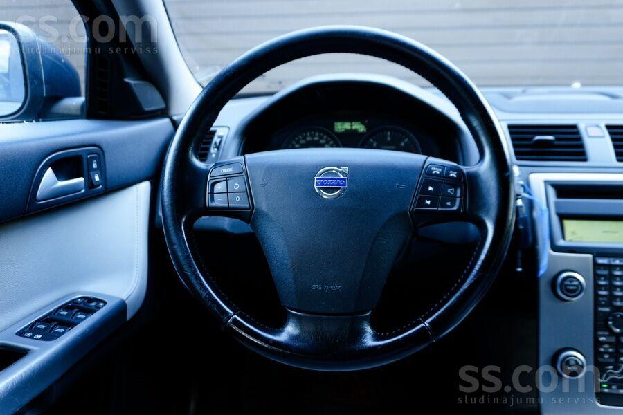 Black Volvo V50 2009 in Riga, with an engine capacity of 2.00 L and mileage of 363 thousand km for 3290 €, photo 8 on AUTOMOTO.COM.LV