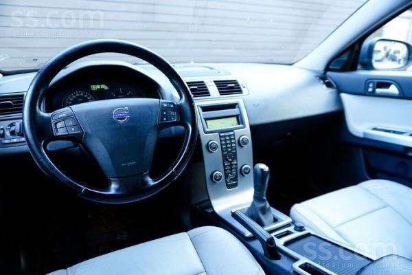 Melns Volvo V50 2009 Rīga, ar dzinēja tilpumu 2.00 L un nobraukumu 363 tūkst. km par 3290 €, foto 9 vietnē AUTOMOTO.COM.LV