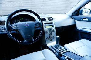 Black Volvo V50 2009 in Riga, with an engine capacity of 2.00 L and mileage of 363 thousand km for 3290 €, photo 10 on AUTOMOTO.COM.LV