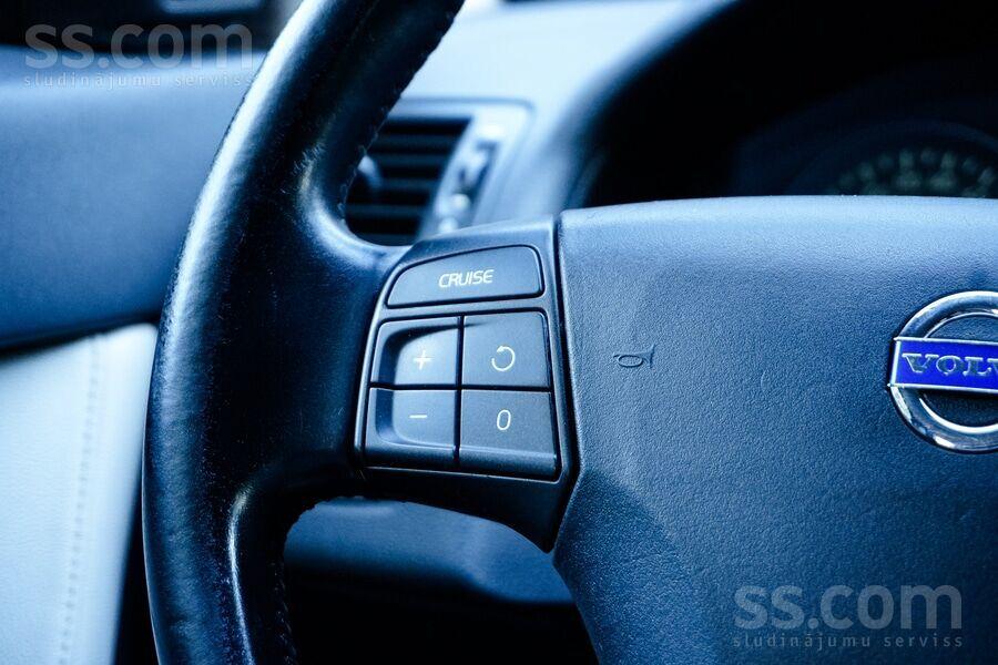 Black Volvo V50 2009 in Riga, with an engine capacity of 2.00 L and mileage of 363 thousand km for 3290 €, photo 12 on AUTOMOTO.COM.LV