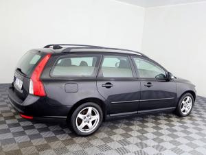 Black Volvo V50 2009 in Tallinn, with an engine capacity of 2.00 L and mileage of 274 thousand km for 699 €, photo 4 on AUTOMOTO.COM.LV