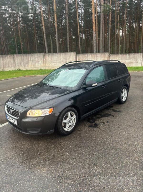 Black Volvo V50 2009 in Kraslava, with an engine capacity of 1.60 L and mileage of 252 thousand km for 1720 €, photo 2 on AUTOMOTO.COM.LV