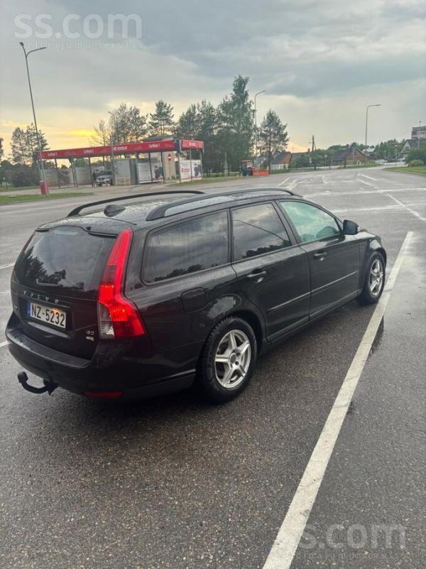 Black Volvo V50 2009 in Kraslava, with an engine capacity of 1.60 L and mileage of 252 thousand km for 1720 €, photo 3 on AUTOMOTO.COM.LV