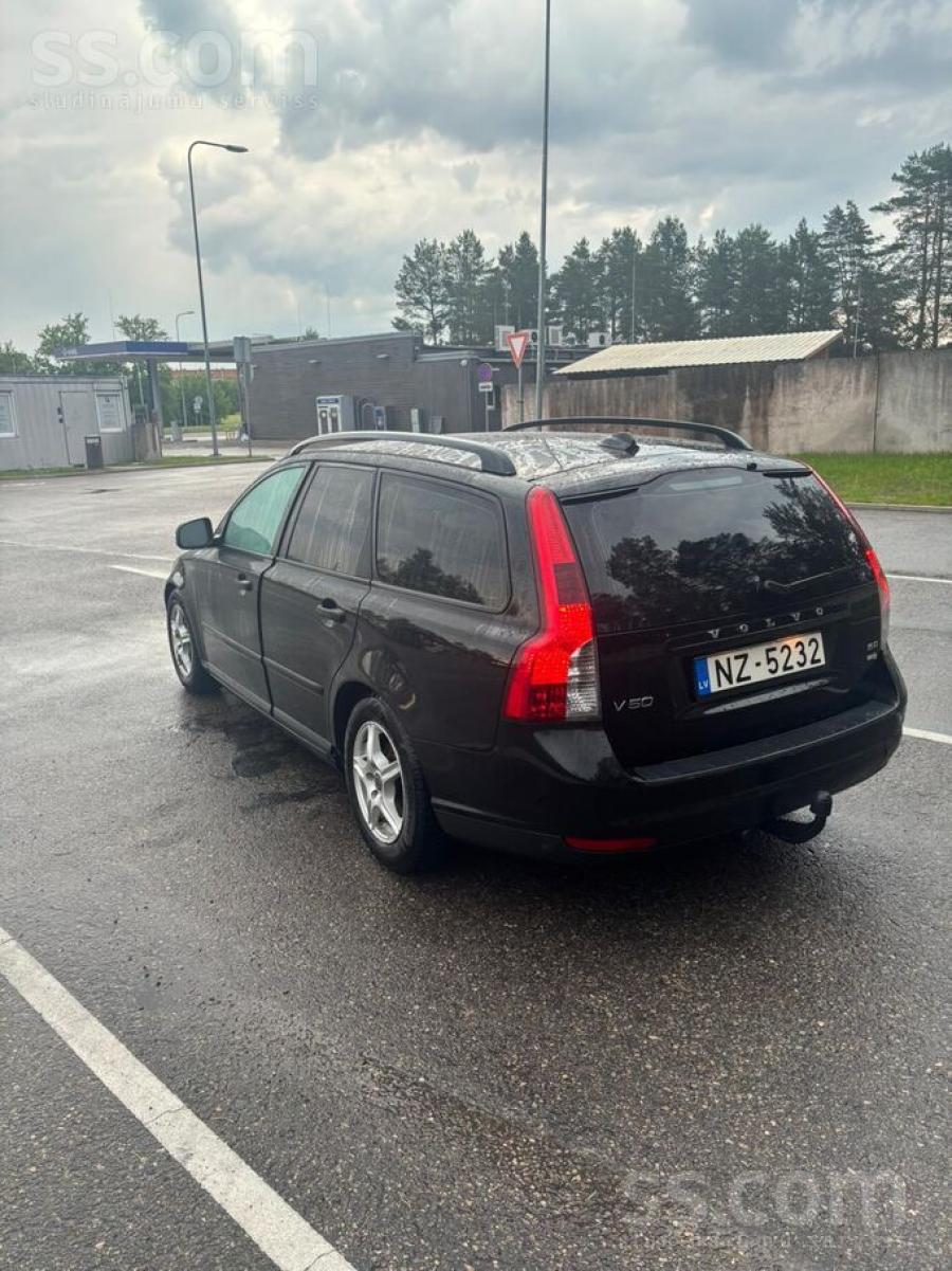 Melns Volvo V50 2009 Krāslava, ar dzinēja tilpumu 1.60 L un nobraukumu 252 tūkst. km par 1720 €, foto 5 vietnē AUTOMOTO.COM.LV