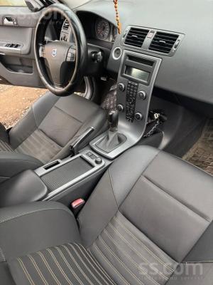 Melns Volvo V50 2009 Krāslava, ar dzinēja tilpumu 1.60 L un nobraukumu 252 tūkst. km par 1720 €, foto 7 vietnē AUTOMOTO.COM.LV