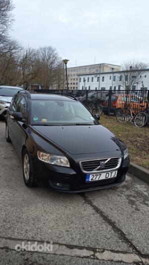 Melns Volvo V50 2009 Tallina, ar dzinēja tilpumu 1.60 L un nobraukumu 338 tūkst. km par 2200 €, foto  vietnē AUTOMOTO.COM.LV