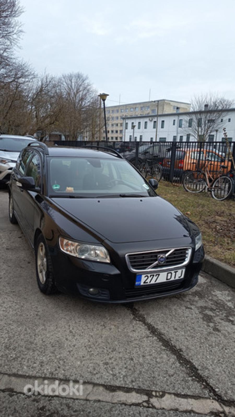 Black Volvo V50 2009 in Tallinn, with an engine capacity of 1.60 L and mileage of 338 thousand km for 2200 €, photo 1 on AUTOMOTO.COM.LV