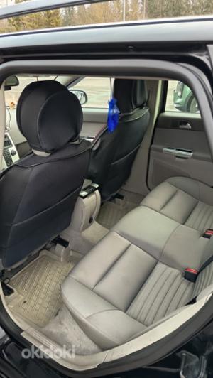 Black Volvo V50 2009 in Tallinn, with an engine capacity of 1.60 L and mileage of 338 thousand km for 2200 €, photo 13 on AUTOMOTO.COM.LV