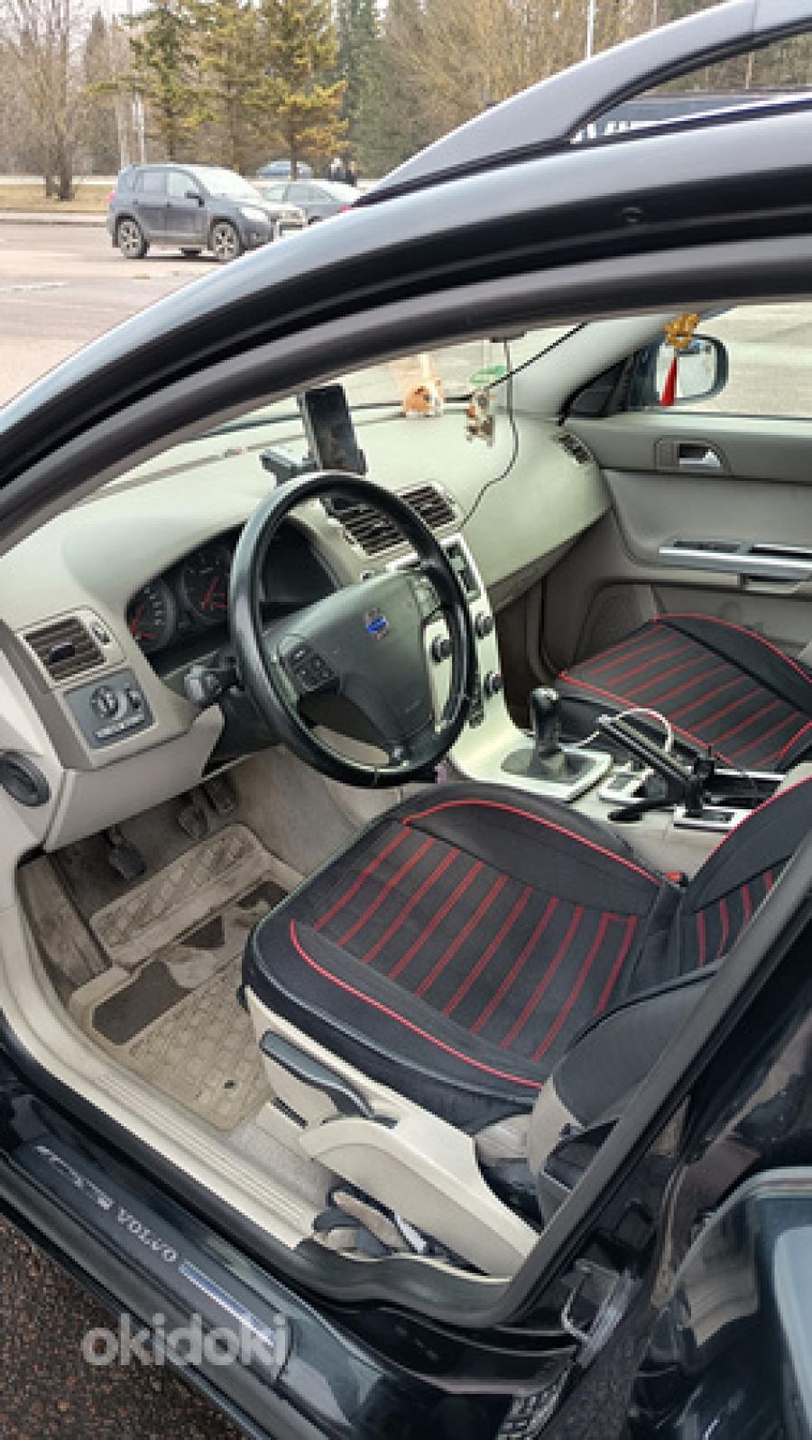 Black Volvo V50 2009 in Tallinn, with an engine capacity of 1.60 L and mileage of 338 thousand km for 2200 €, photo 14 on AUTOMOTO.COM.LV