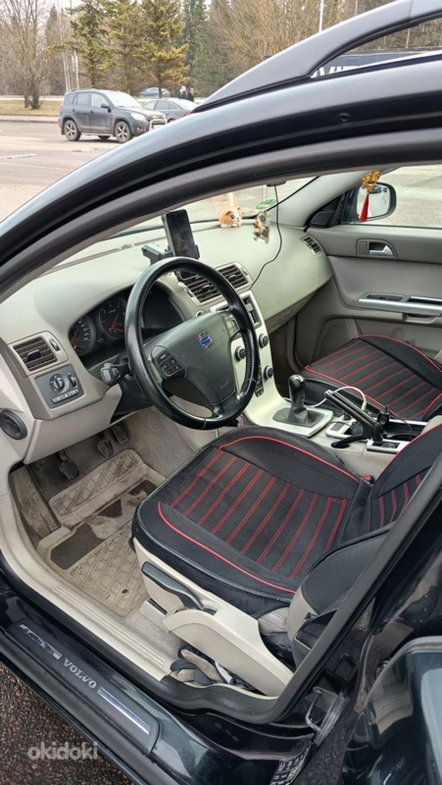 Black Volvo V50 2009 in Tallinn, with an engine capacity of 1.60 L and mileage of 338 thousand km for 2200 €, photo 29 on AUTOMOTO.COM.LV