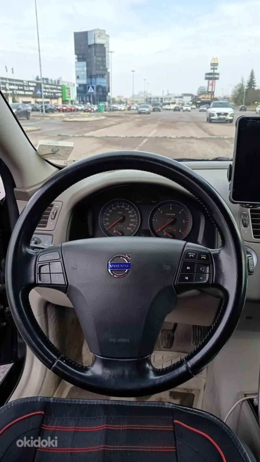 Black Volvo V50 2009 in Tallinn, with an engine capacity of 1.60 L and mileage of 338 thousand km for 2200 €, photo 30 on AUTOMOTO.COM.LV
