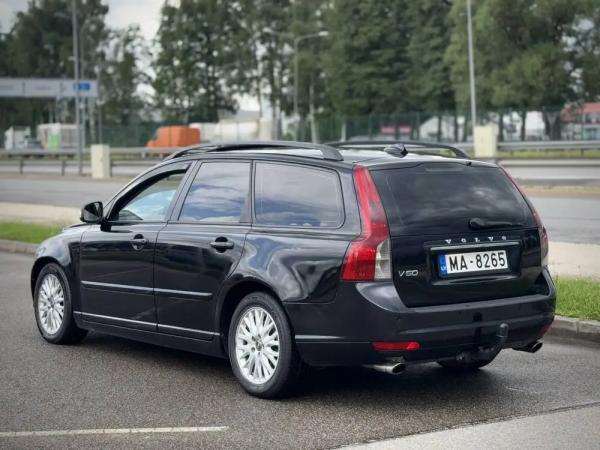 Melns Volvo V50 2009 Rīga, ar dzinēja tilpumu 2.40 L un nobraukumu 317 tūkst. km par 1500 €, foto 4 vietnē AUTOMOTO.COM.LV