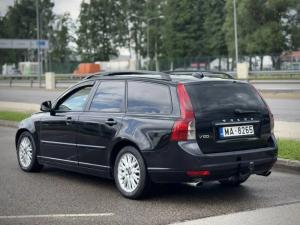 Черный Вольво В50 2009 в Рига, объемом двигателя 2.40 л и пробегом 317 тыс. км за 1500 €, фото 5 на AUTOMOTO.COM.LV