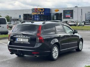 Черный Вольво В50 2009 в Рига, объемом двигателя 2.40 л и пробегом 317 тыс. км за 1500 €, фото 6 на AUTOMOTO.COM.LV