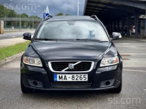 Black Volvo V50 2009 in Riga, with an engine capacity of 2.40 L and mileage of 317 thousand km for 1500 €, photo 3 on AUTOMOTO.COM.LV