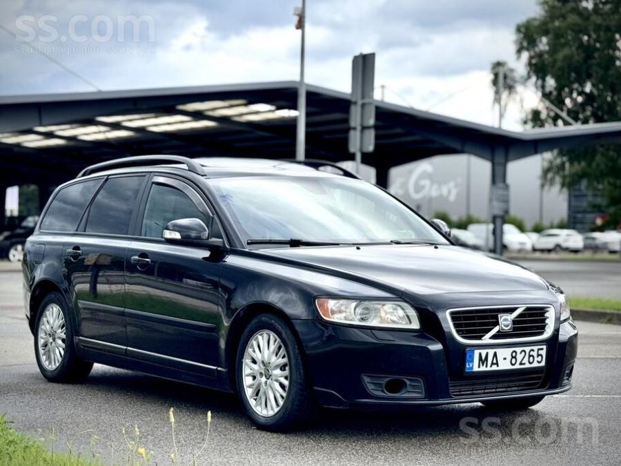 Black Volvo V50 2009 in Riga, with an engine capacity of 2.40 L and mileage of 317 thousand km for 1500 €, photo 4 on AUTOMOTO.COM.LV