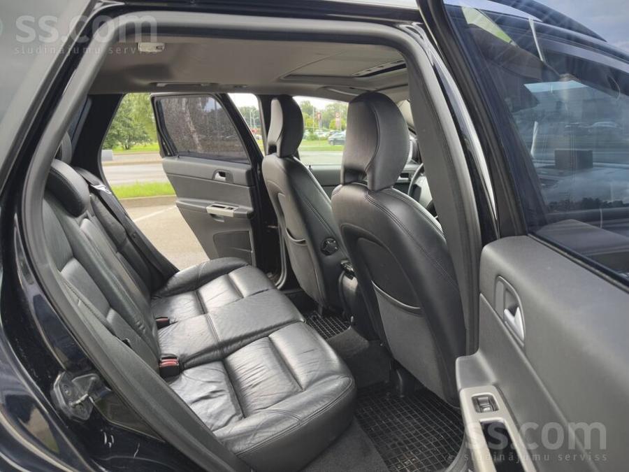 Black Volvo V50 2009 in Riga, with an engine capacity of 2.40 L and mileage of 317 thousand km for 1500 €, photo 9 on AUTOMOTO.COM.LV