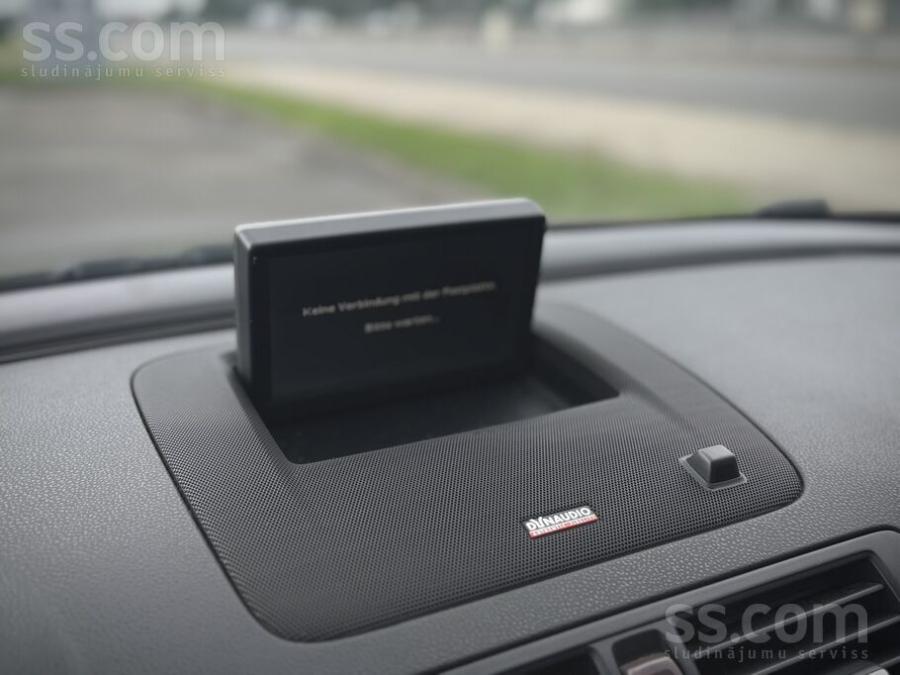 Black Volvo V50 2009 in Riga, with an engine capacity of 2.40 L and mileage of 317 thousand km for 1500 €, photo 12 on AUTOMOTO.COM.LV