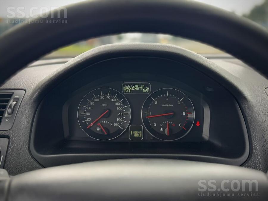 Black Volvo V50 2009 in Riga, with an engine capacity of 2.40 L and mileage of 317 thousand km for 1500 €, photo 14 on AUTOMOTO.COM.LV