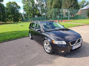 Melns Volvo V50 2009 Širvintos, ar dzinēja tilpumu 2.40 L un nobraukumu 280 tūkst. km par 3000 €, foto  vietnē AUTOMOTO.COM.LV