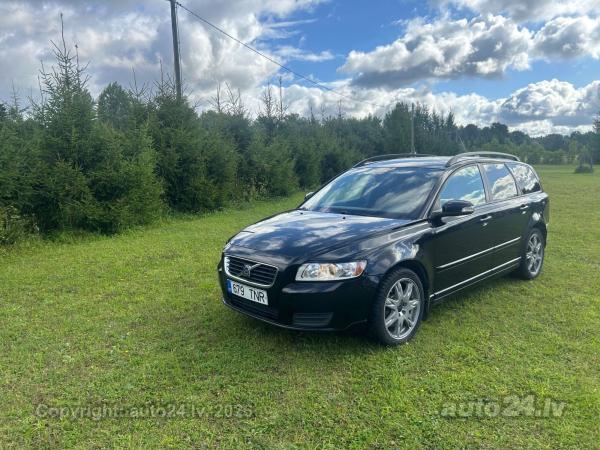 Melns Volvo V50 2009 Tallina, ar dzinēja tilpumu 2.40 L un nobraukumu 303 tūkst. km par 2999 €, foto 1 vietnē AUTOMOTO.COM.LV