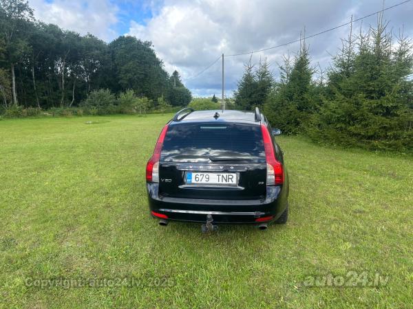 Melns Volvo V50 2009 Tallina, ar dzinēja tilpumu 2.40 L un nobraukumu 303 tūkst. km par 2999 €, foto 3 vietnē AUTOMOTO.COM.LV