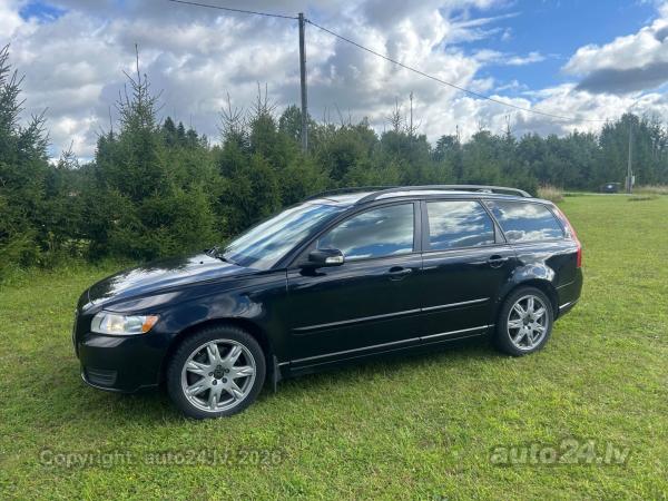 Melns Volvo V50 2009 Tallina, ar dzinēja tilpumu 2.40 L un nobraukumu 303 tūkst. km par 2999 €, foto 4 vietnē AUTOMOTO.COM.LV