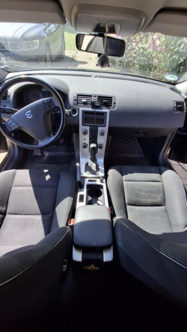 Black Volvo V50 2009 in Tartu, with an engine capacity of 2.00 L and mileage of 275 thousand km for 5500 €, photo 7 on AUTOMOTO.COM.LV
