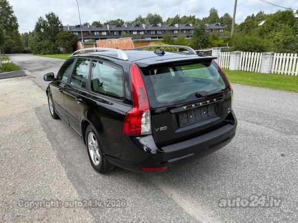 Melns Volvo V50 2009 Tallina, ar dzinēja tilpumu 1.60 L un nobraukumu 196 tūkst. km par 4290 €, foto 2 vietnē AUTOMOTO.COM.LV