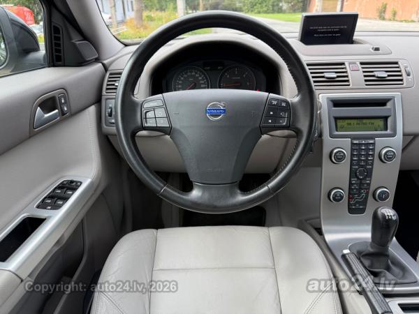 Melns Volvo V50 2009 Tallina, ar dzinēja tilpumu 1.60 L un nobraukumu 196 tūkst. km par 4290 €, foto 4 vietnē AUTOMOTO.COM.LV