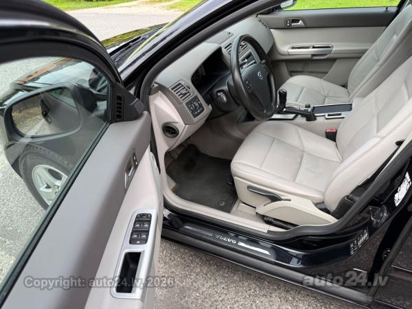 Melns Volvo V50 2009 Tallina, ar dzinēja tilpumu 1.60 L un nobraukumu 196 tūkst. km par 4290 €, foto 5 vietnē AUTOMOTO.COM.LV