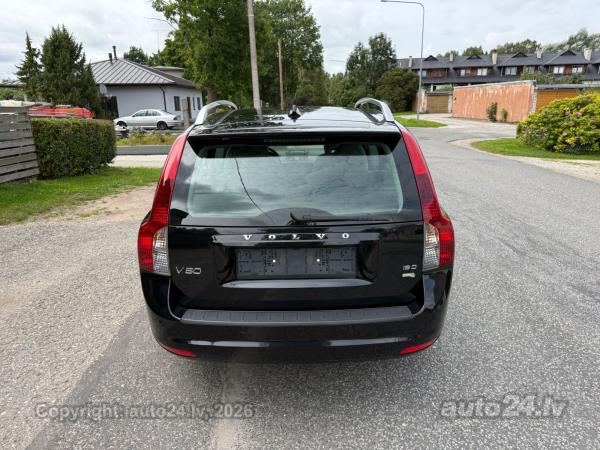 Melns Volvo V50 2009 Tallina, ar dzinēja tilpumu 1.60 L un nobraukumu 196 tūkst. km par 4290 €, foto 9 vietnē AUTOMOTO.COM.LV