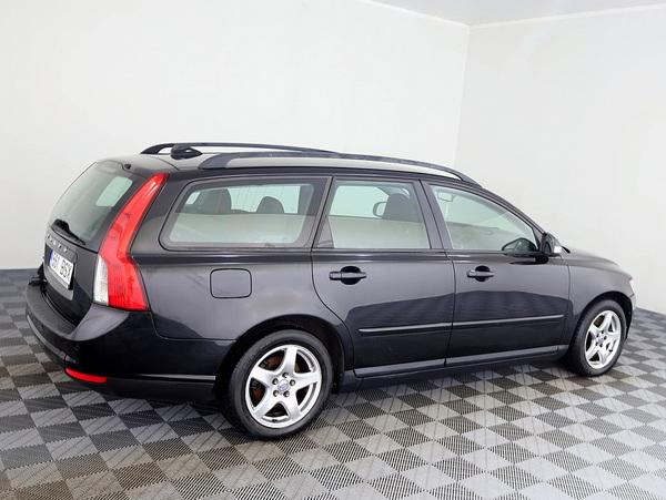 Black Volvo V50 2009 in Tallinn, with an engine capacity of 2.00 L and mileage of 274 thousand km for 599 €, photo 3 on AUTOMOTO.COM.LV
