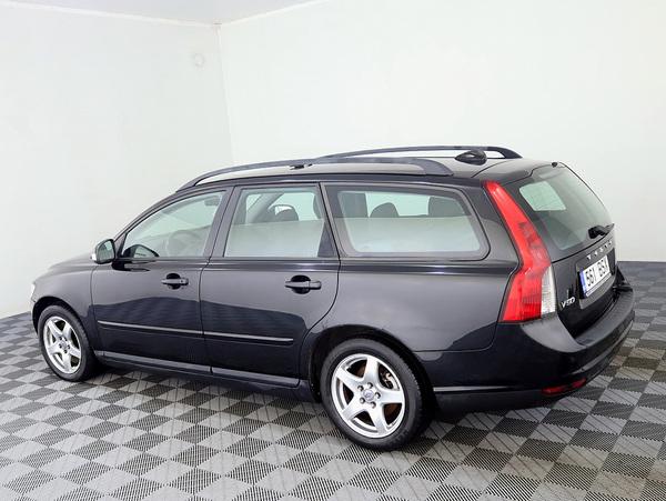 Black Volvo V50 2009 in Tallinn, with an engine capacity of 2.00 L and mileage of 274 thousand km for 599 €, photo 4 on AUTOMOTO.COM.LV