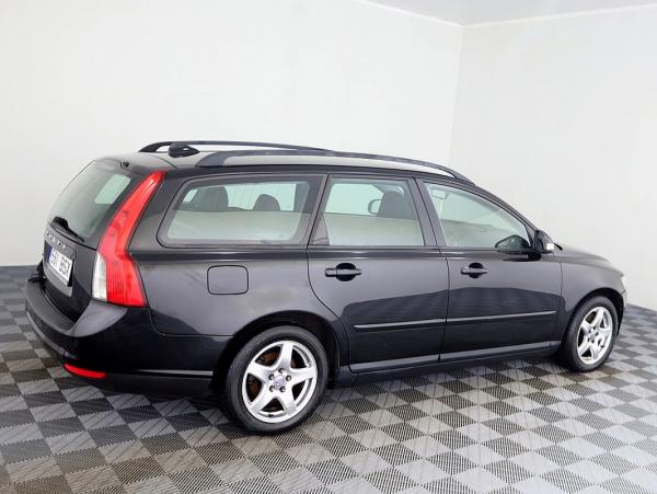Black Volvo V50 2009 in Tallinn, with an engine capacity of 2.00 L and mileage of 274 thousand km for 599 €, photo 10 on AUTOMOTO.COM.LV