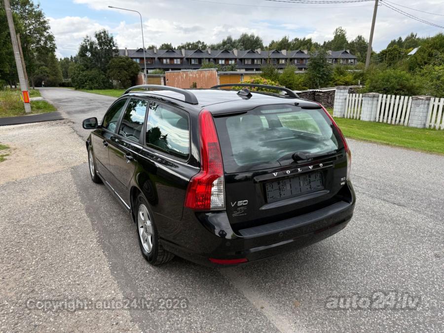 Melns Volvo V50 2009 Tallina, ar dzinēja tilpumu 1.60 L un nobraukumu 247 tūkst. km par 4290 €, foto 3 vietnē AUTOMOTO.COM.LV