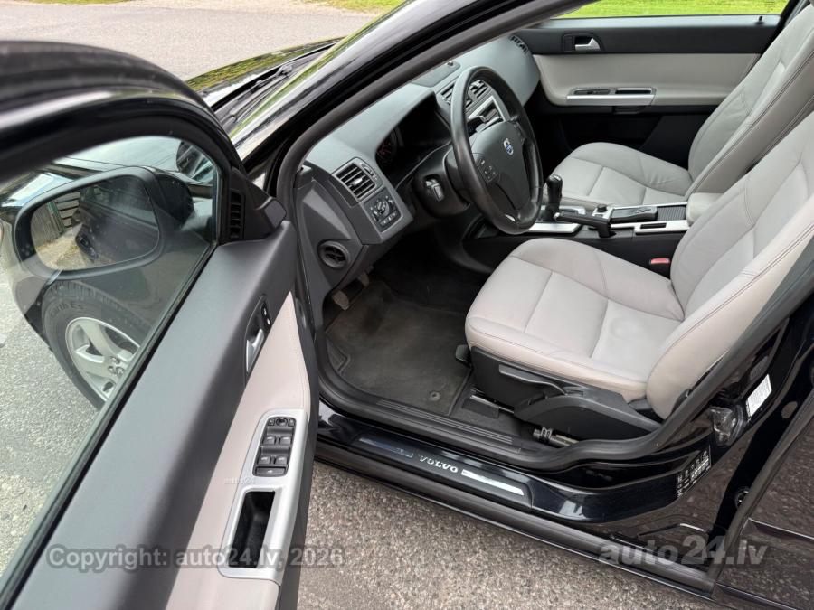 Melns Volvo V50 2009 Tallina, ar dzinēja tilpumu 1.60 L un nobraukumu 247 tūkst. km par 4290 €, foto 6 vietnē AUTOMOTO.COM.LV